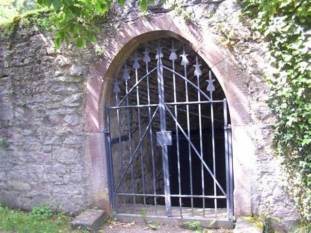 Burgruine Karlsburg - www.burgen.blaue-tomaten.de